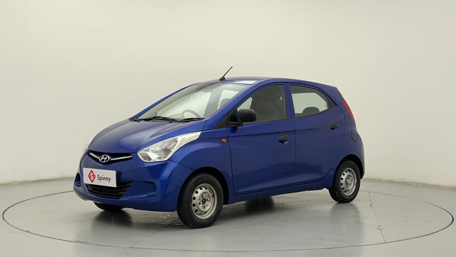Used white Eon Cars in Pune - Second Hand white Eon Cars Pune | Spinny